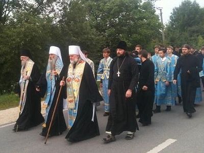 Thousands of believers join the all-Ukrainian cross procession at ...