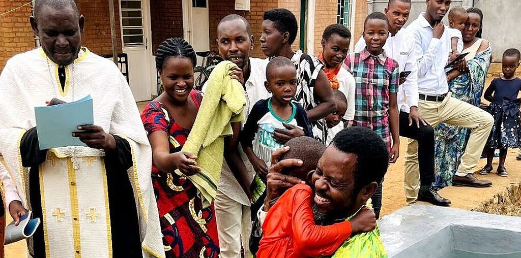 More than two dozen received into the Church in Rwanda / OrthoChristian.Com