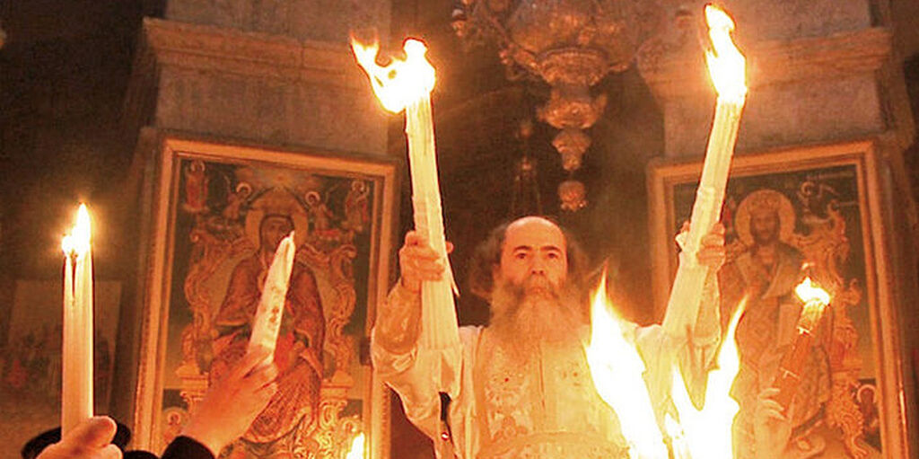 Holy Fire has descended in Church of Holy Sepulchre in Jerusalem ...