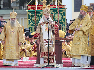 Patriarch Kirill places relics of St. Alexander Nevsky in newly ...