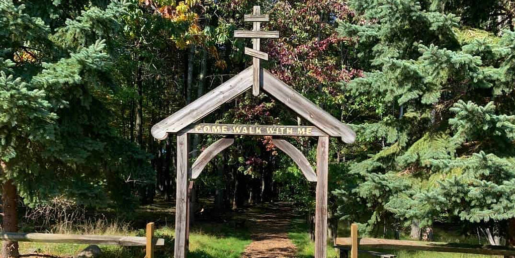 Ohio parish opens prayer walk on wooded property / OrthoChristian.Com