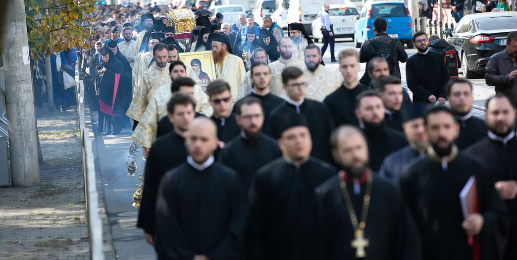Bucharest: Procession with relics of Sts. Demetrius the New, Demetrios ...