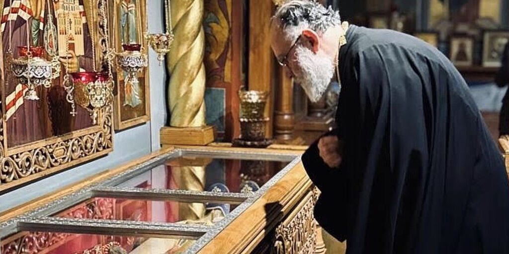 Antiochian Metropolitan visits ROCOR cathedral, venerates relics of St ...