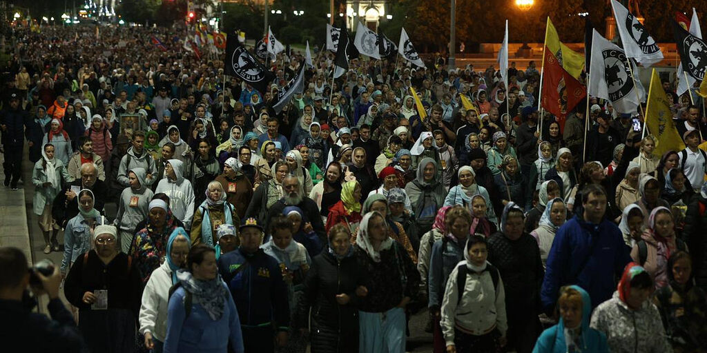 Celebrating the Royal Martyrs: 45,000 join in Liturgy and nighttime ...