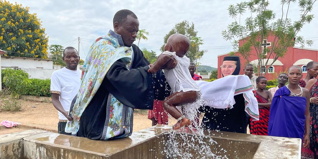 Several groups of catechumens baptized in Tanzania / OrthoChristian.Com