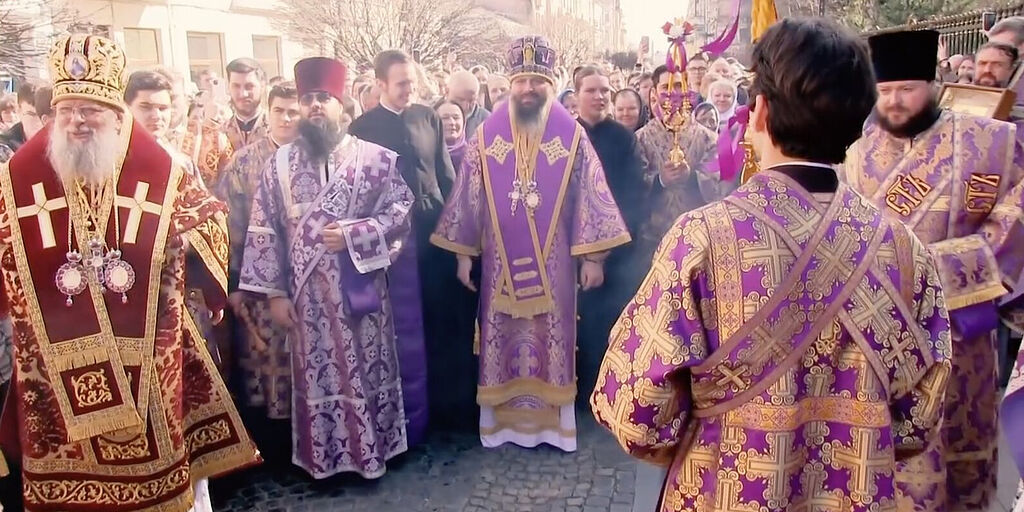 Thousands process at Ukrainian cathedral targeted by schismatics ...